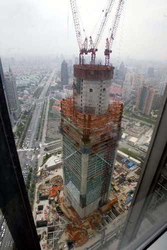 上海环球金融中心建设高度突破200米