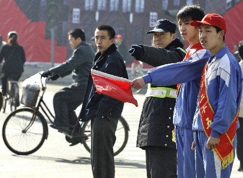 走上街头学雷锋