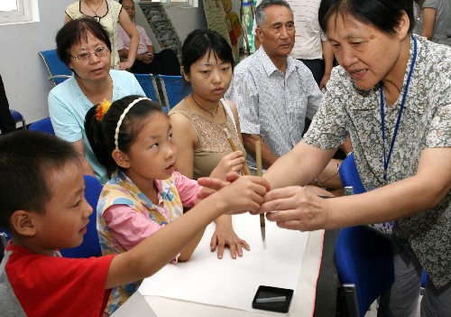 西安开展银龄义工关爱青少年行动