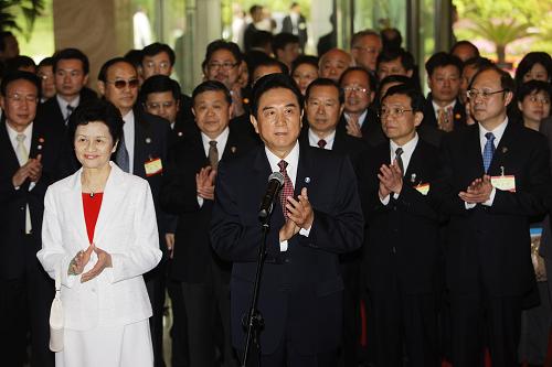 江丙坤一行抵宁 受到陈云林热情欢迎