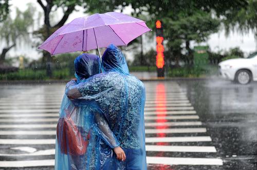 浙江多地发布暴雨预警信号