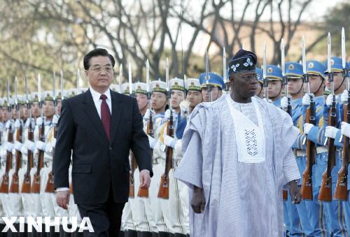 胡锦涛主席与尼日利亚总统奥巴桑乔举行会谈